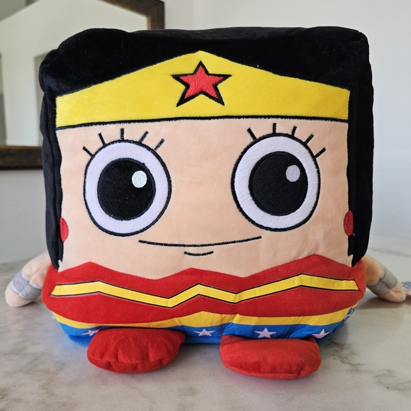Six Flags | Toys | Dc Comics Wonder Woman Large Cube Plush Stuffed Doll ...